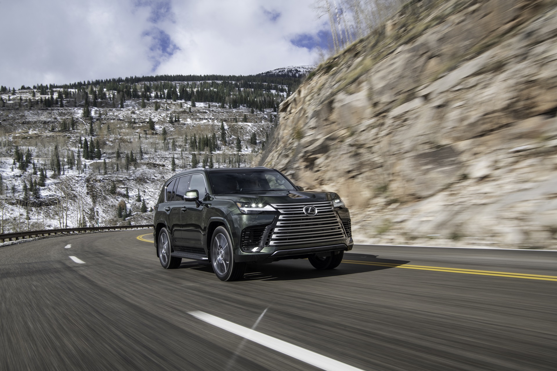 Lexus LX 600 2022 chính thức giới thiệu tại Việt Nam, giá phiên bản VIP hơn 9,2 tỷ đồng ...