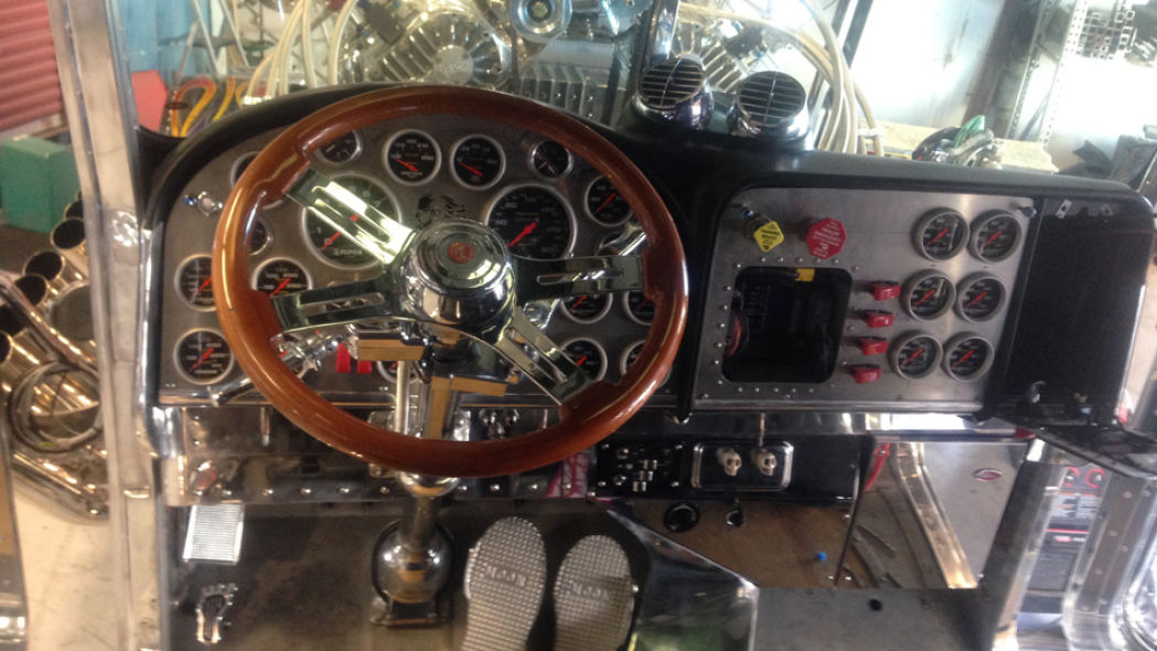 Cận cảnh xe tải quái vật có giá 12 triệu USD | AutoMotorVN