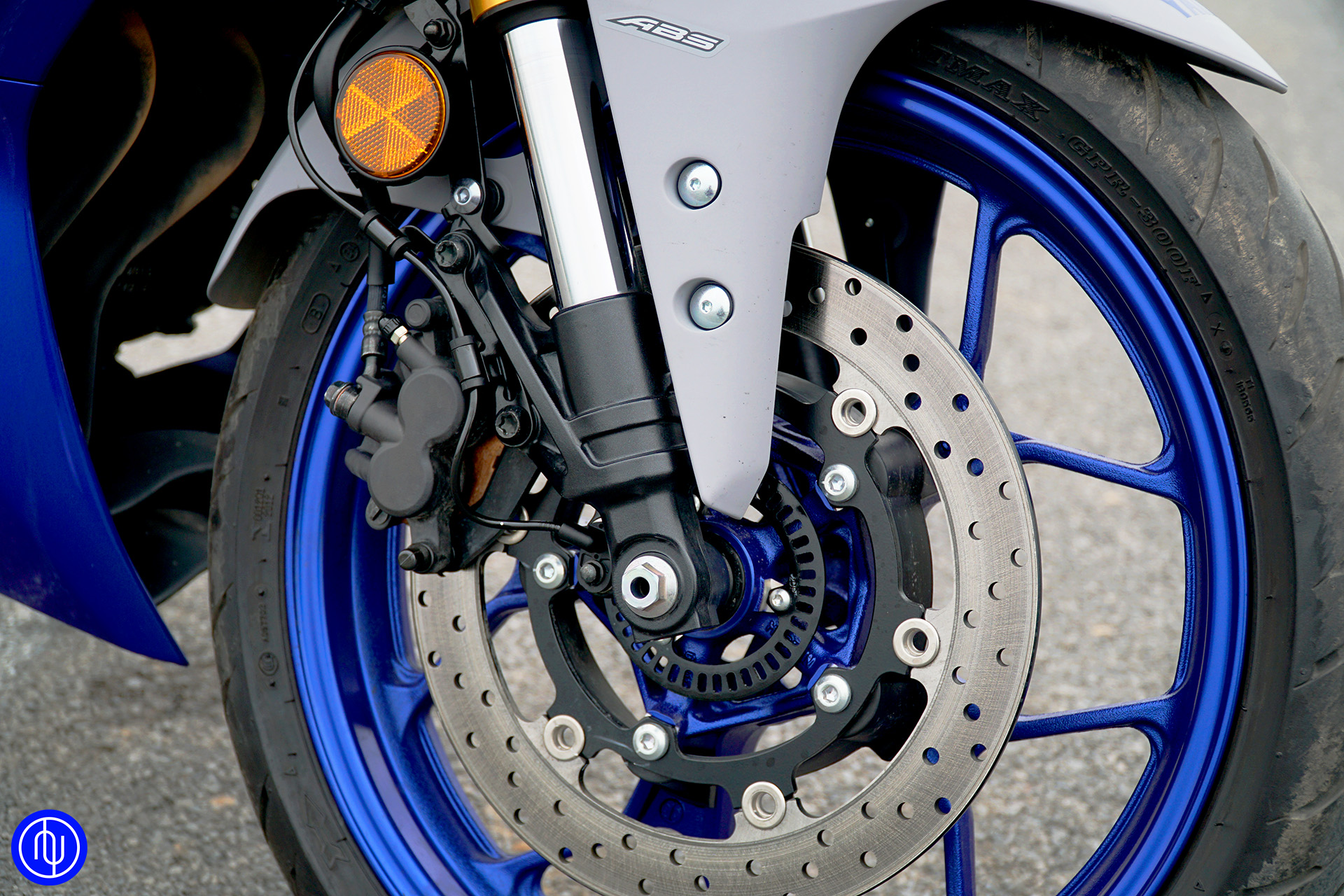 Soi chi tiết Yamaha R3 2020 nhập khẩu chính hãng | AutoMotorVN