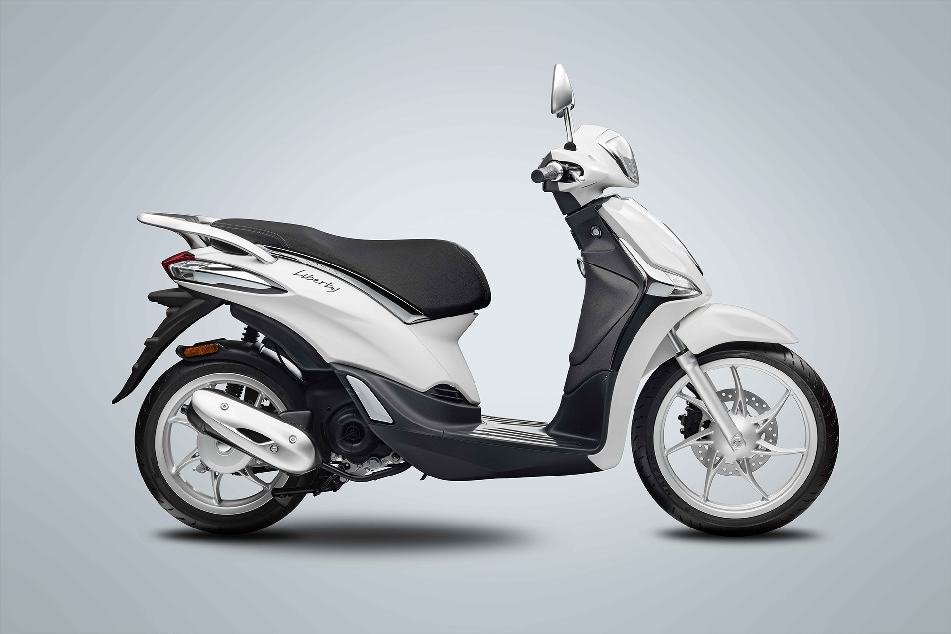 Piaggio Liberty 50cc "nhỏ xinh" giá dưới 40 triệu đồng | AutoMotorVN