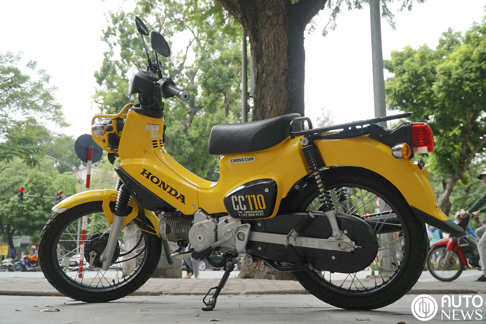 Honda Cross Cub 110 "độc lạ" xuất hiện tại Hà Nội | AutoMotorVN