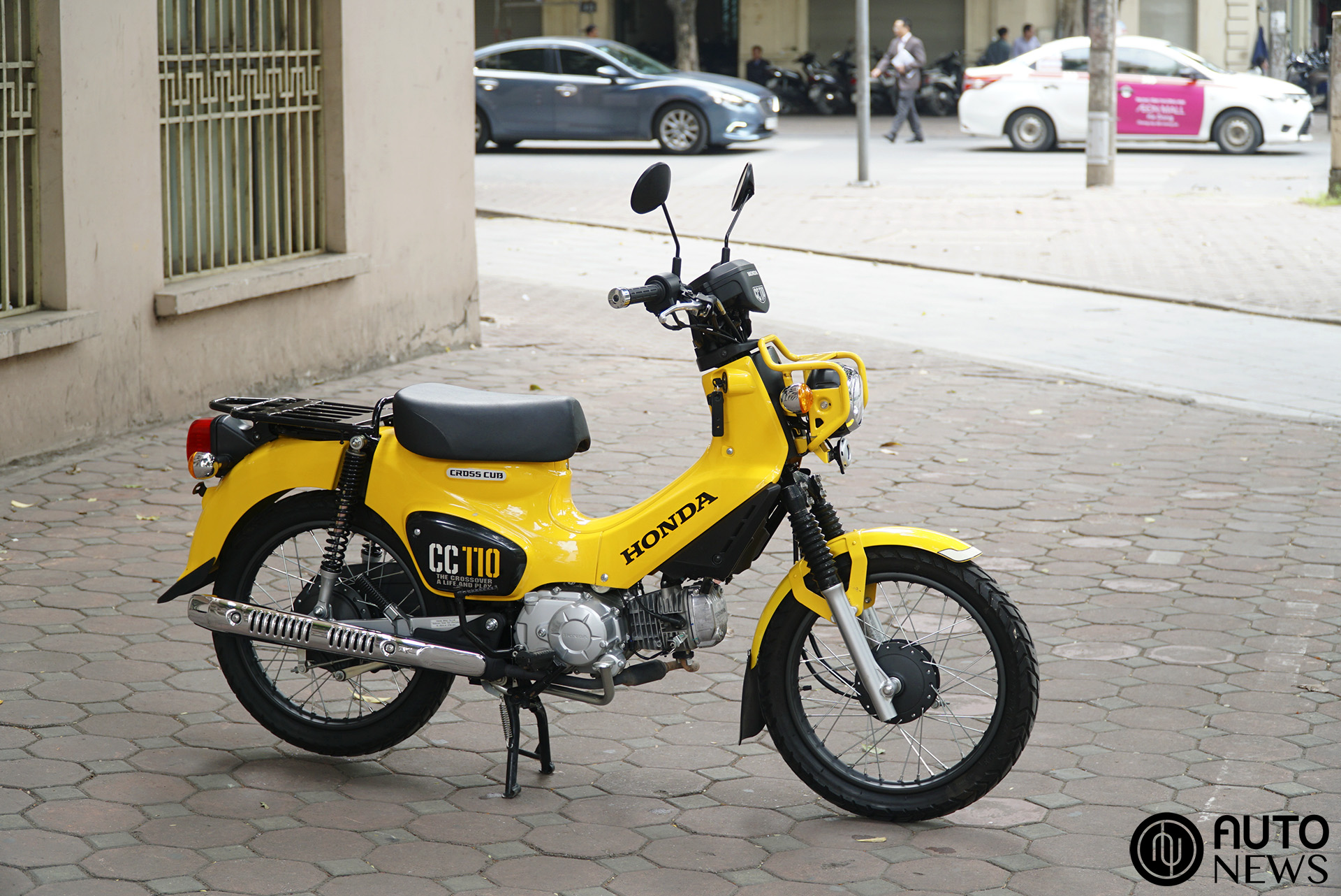 Honda Cross Cub 110 "độc lạ" xuất hiện tại Hà Nội | AutoMotorVN