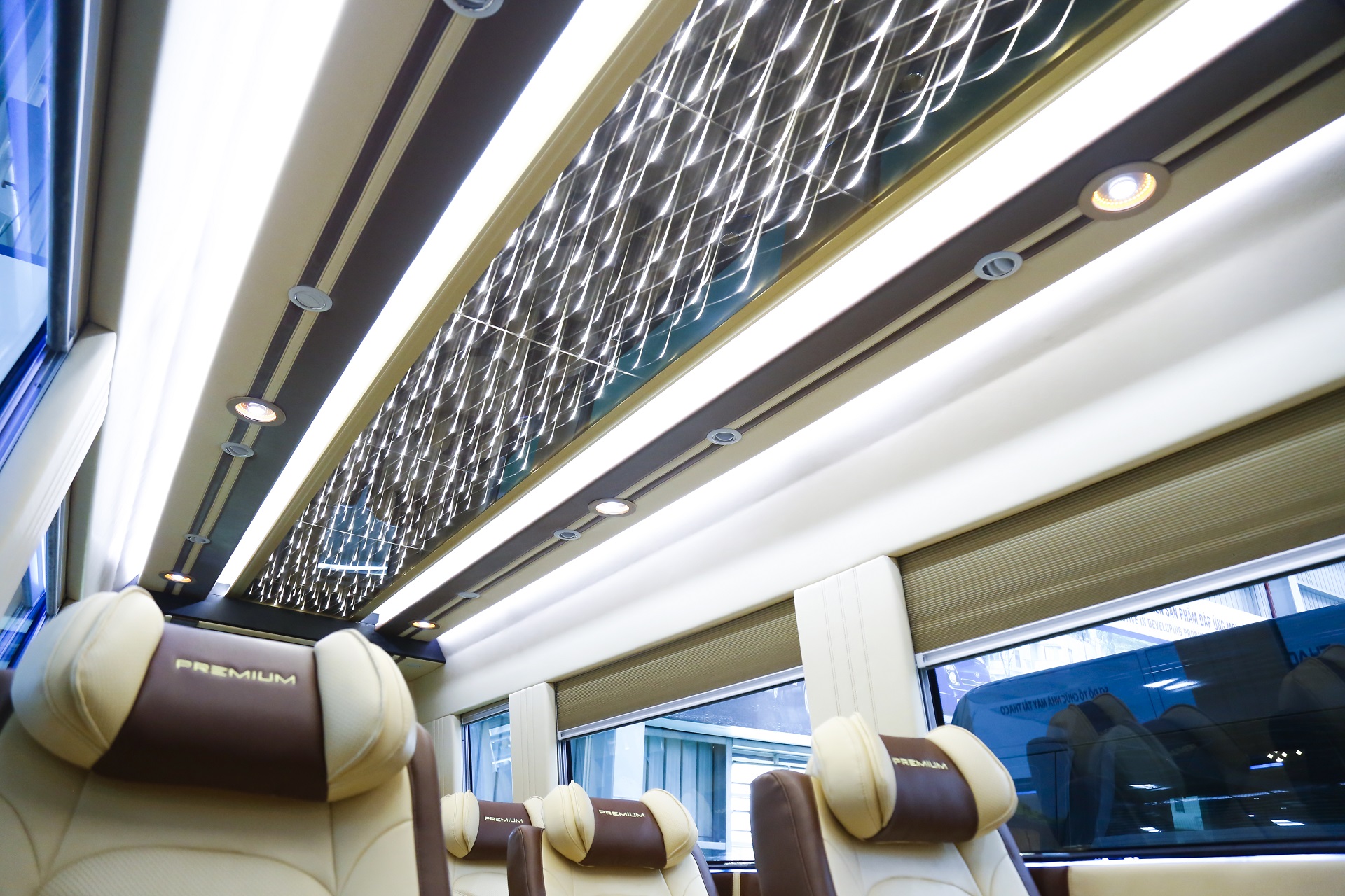 THACO ra mắt sản phẩm Minibus mới Iveco Daily | AutoMotorVN